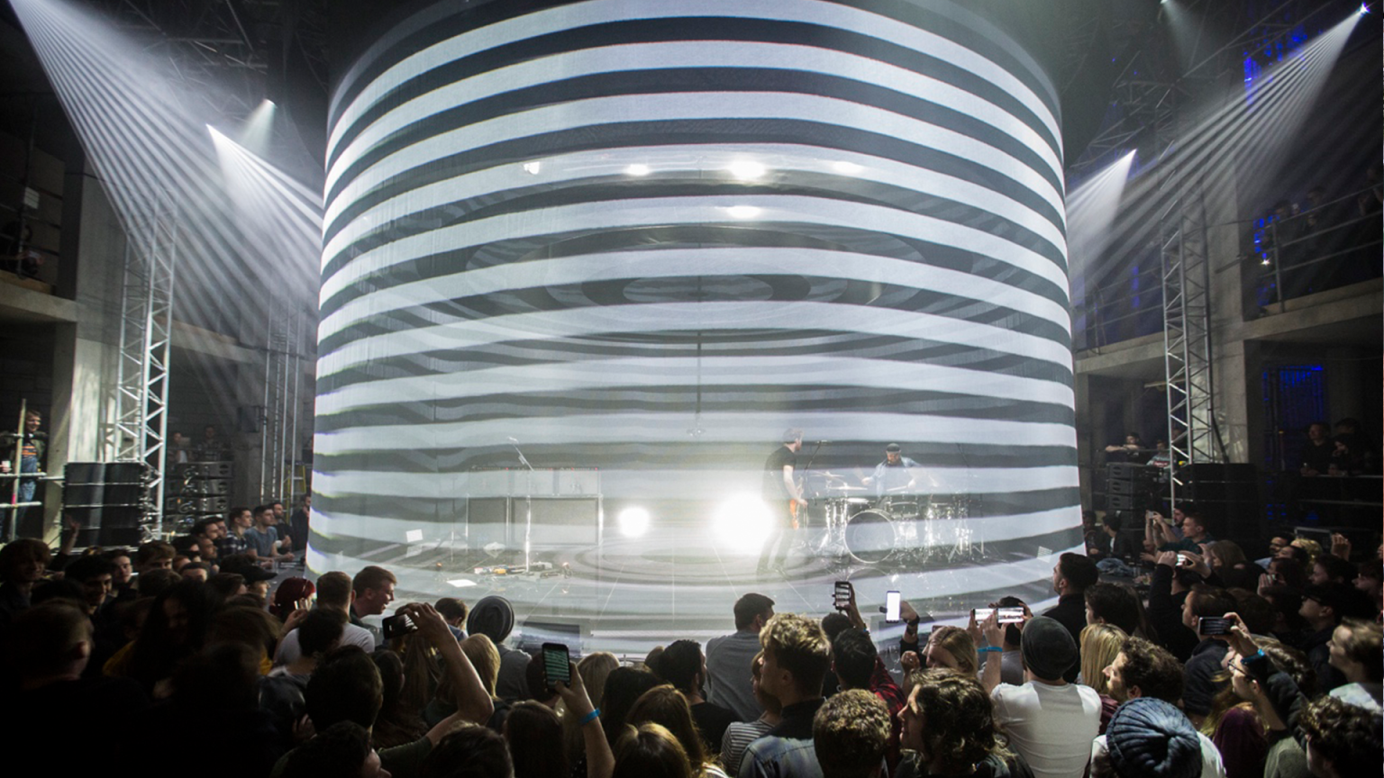 Live VR Streaming: Immersive Telepresence Solutions